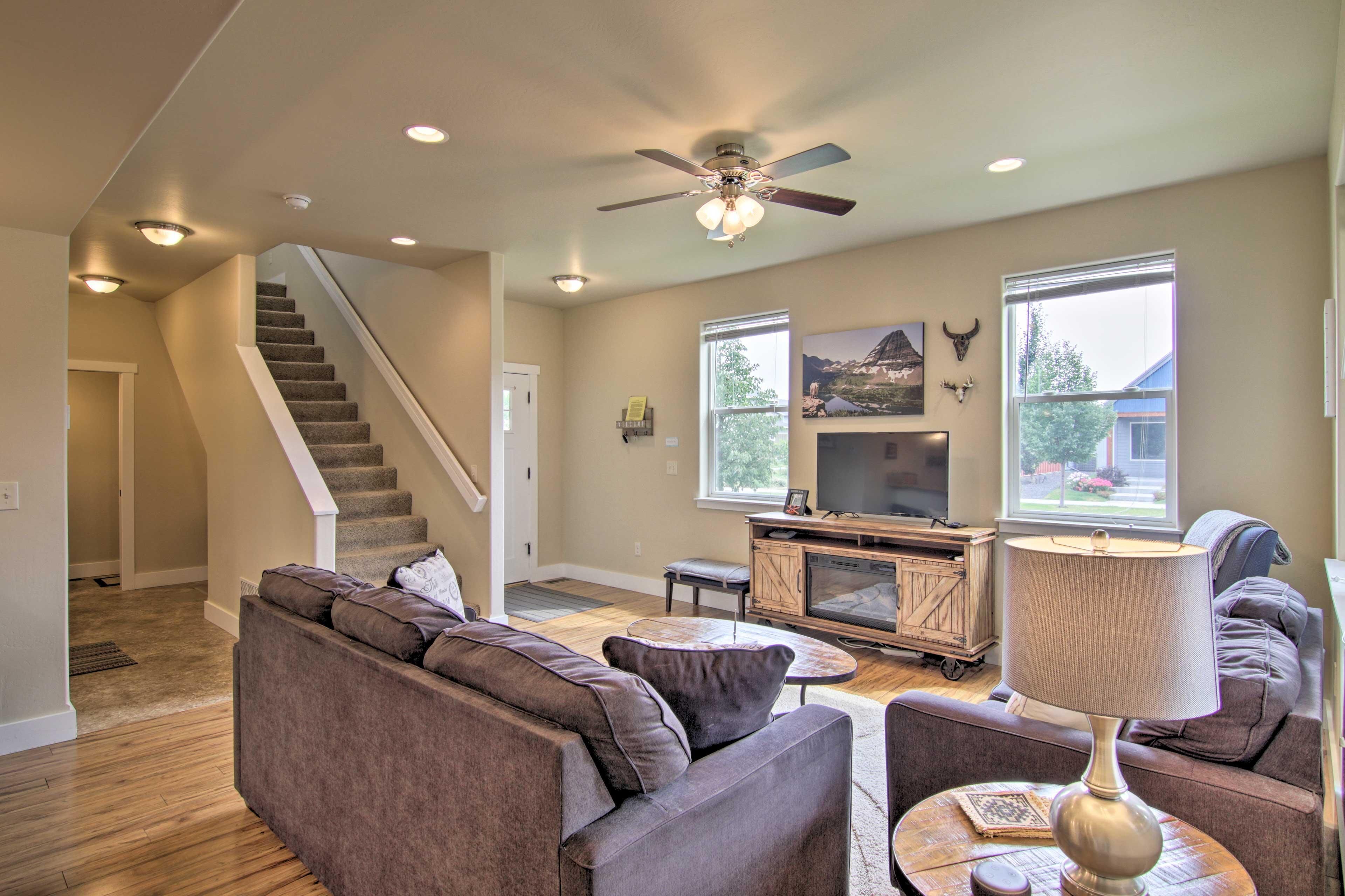 Bozone Bliss Town Home (King Bed) Steps From Meyer's Lake - Bozeman, MT