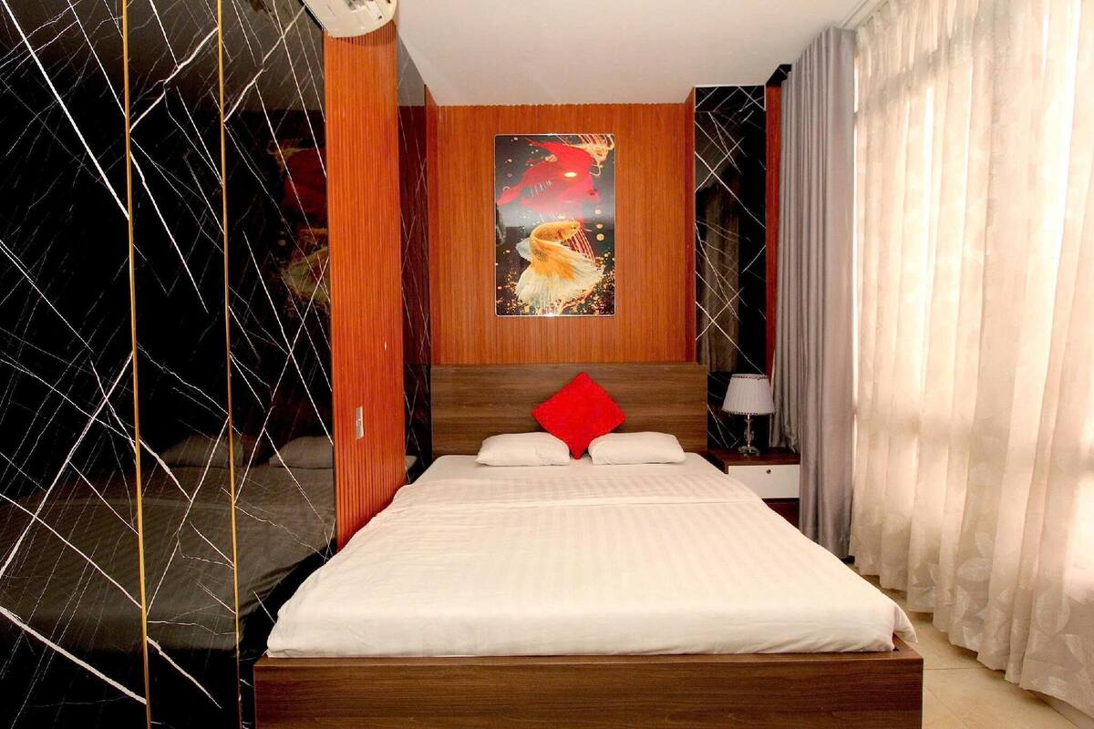 Estúdio | Secretária, cortinas/cortinados opacos, quartos insonorizados