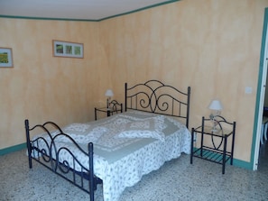 Quarto Duplo | Com decoração personalizada, com mobília individualizada 