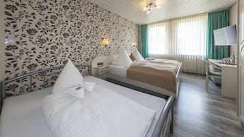 Roupas de cama antialérgicas, escrivaninha, cortinas blackout