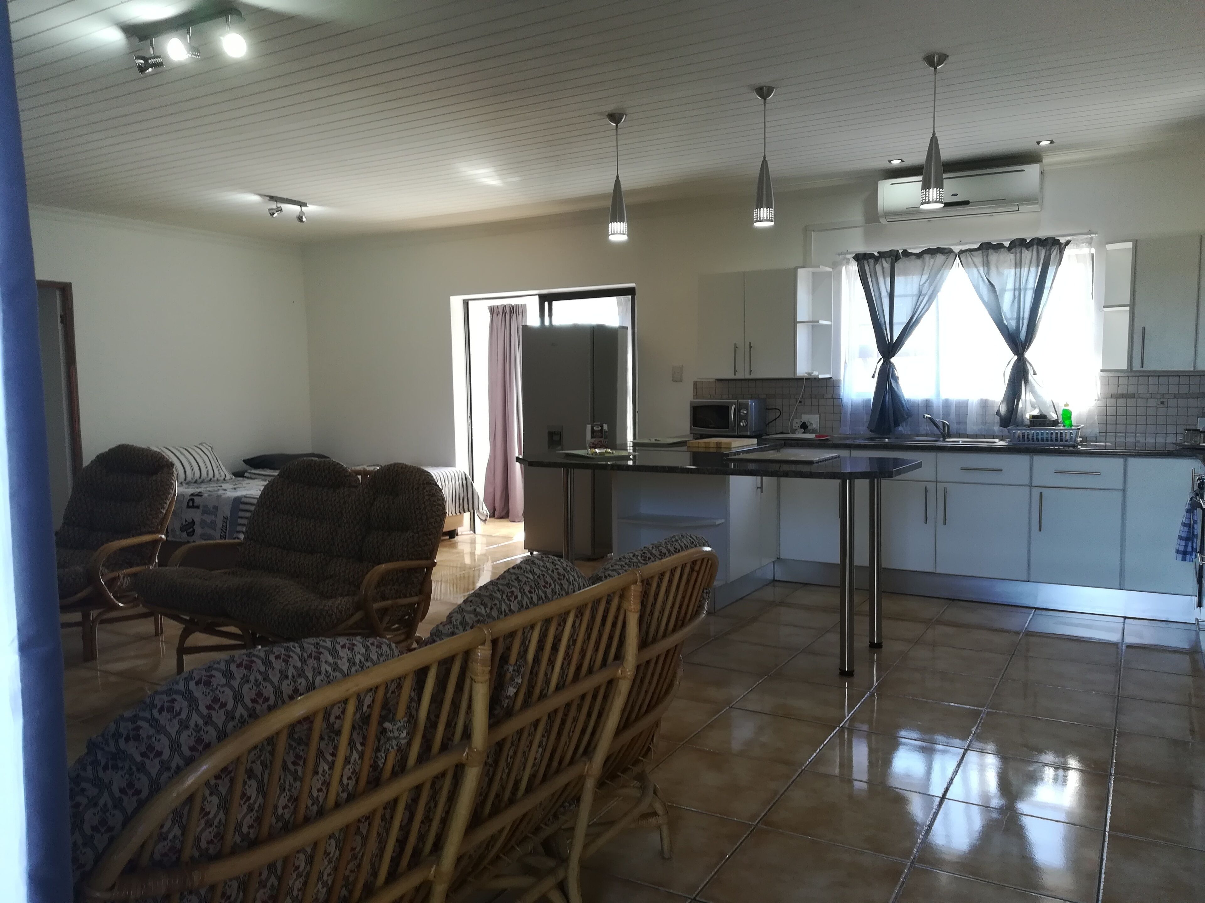 Chalé Básico | Cozinha privada | Um frigorífico, um micro-ondas, um forno, uma chaleira elétrica 