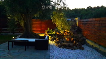 Suíte, piscina particular | Terraço/pátio