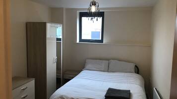 Apartamento Deluxe | 2 quartos, cortinas/cortinados opacos, ferro/tábua de engomar