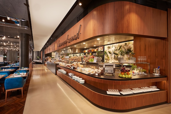 Pequeno-almoço tipo buffet diário (29 EUR por pessoa)