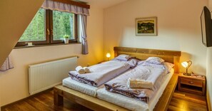 Quarto casal ou duplo standard | Frigobar, escrivaninha, cortinas blackout, roupa de cama