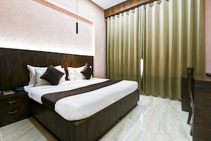 Quarto Deluxe | 19 quartos, roupa de alta qualidade, cofre no quarto, secretária 