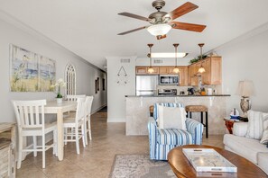 BeachFront, Bch Svc, pool, wifi, Kitchen, grill - Destin | Vrbo