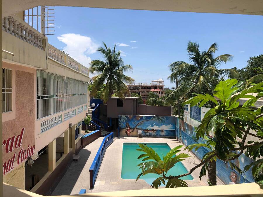 Suíte com design assinado, 1 cama King, terraço, vista para a piscina | Terraço/pátio