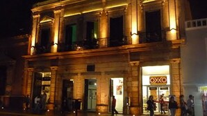Fachada do alojamento (tarde/noite)