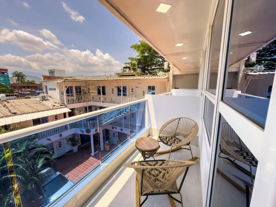 Quarto Duplo Superior, varanda | Secretária, cortinas/cortinados opacos, roupa de cama fornecida