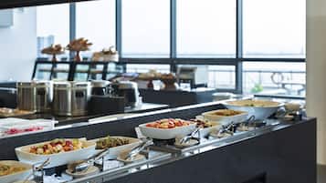 Café da manhã com buffet todos os dias mediante uma taxa