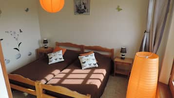 1 quarto, com decoração personalizada, com mobília individualizada