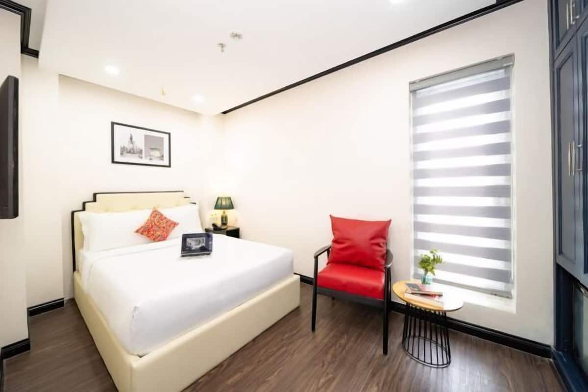 Minibar, cofre no quarto, secretária