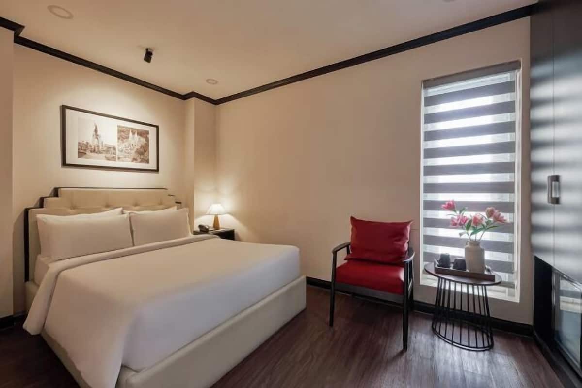 Minibar, cofre no quarto, secretária