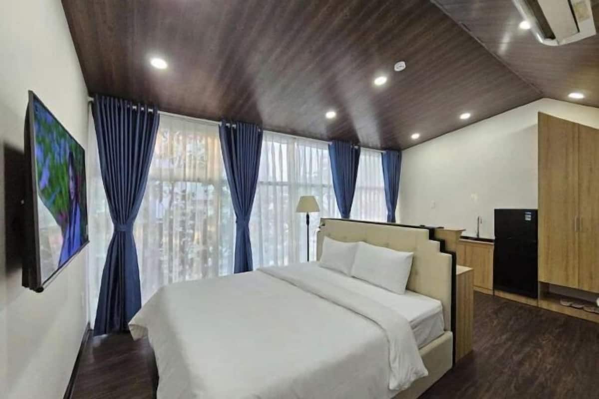 Minibar, cofre no quarto, secretária