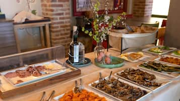 Pequeno-almoço tipo buffet diário (12.00 EUR por pessoa)