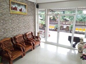 Área de estar no saguão