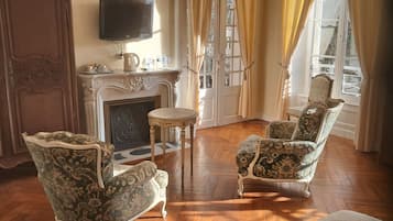 Suite, lareira (Hervé III de Longaunay) | Quartos insonorizados, ferro/tábua de engomar, Wi-fi grátis