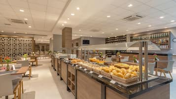 Pequenos-almoços, almoços, jantares servidos, cozinha brasileira