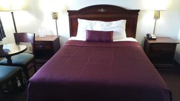 Quarto Standard, 1 cama king-size, não fumadores | Secretária, cortinas/cortinados opacos, quartos insonorizados 