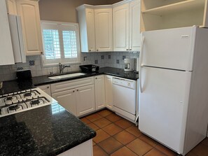 Quarto Quádruplo de Luxo, 1 cama king-size e sofá-cama, não fumadores | Cozinha privada