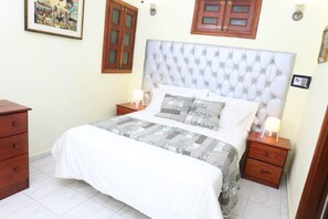 Quarto Duplo Comfort | Edredões de penas, camas de colchão Select Comfort, secretária 