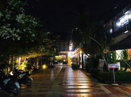 Fachada do alojamento (tarde/noite)