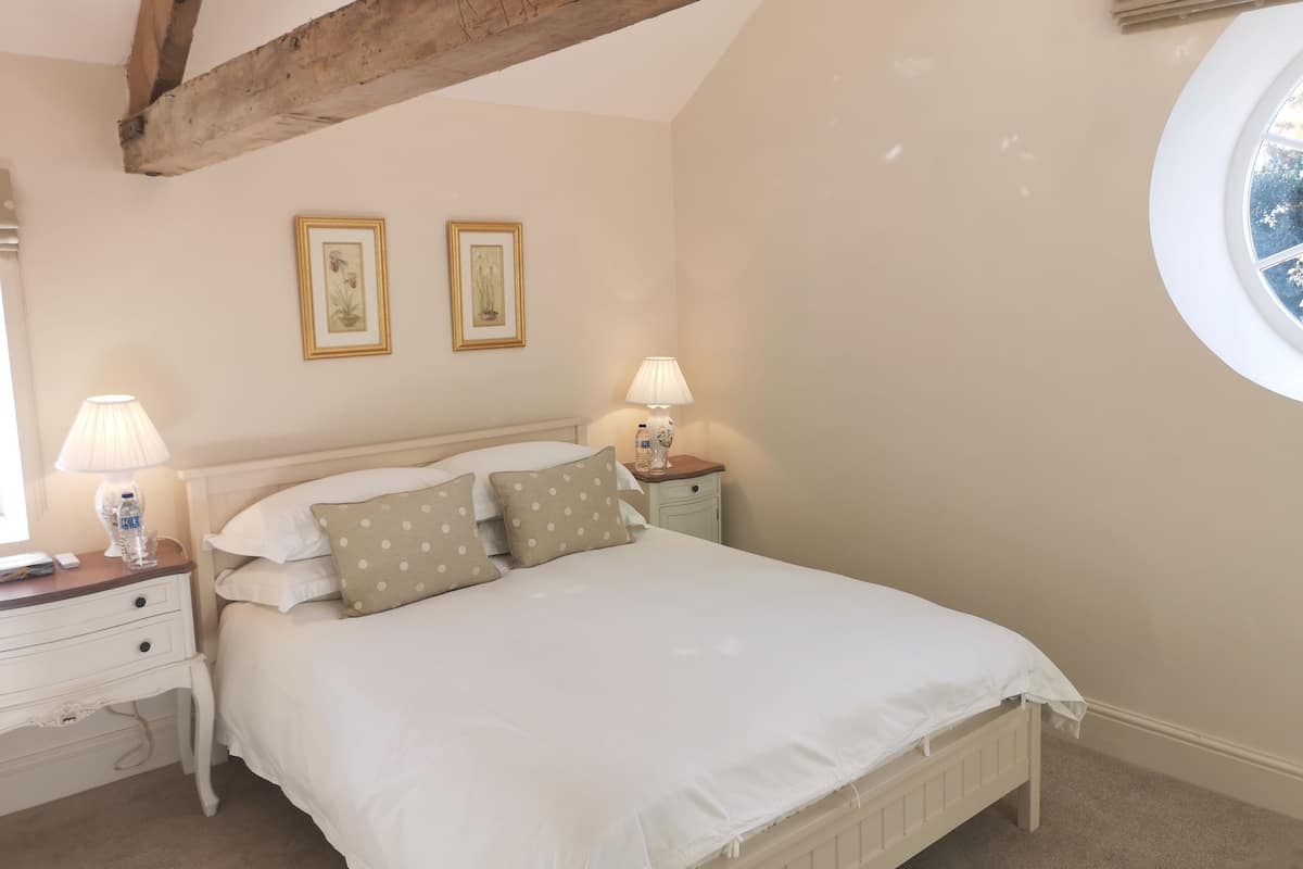 Quarto Duplo Familiar (Scotter) | Roupa hipoalergénica, camas de colchão viscoelástico, secretária