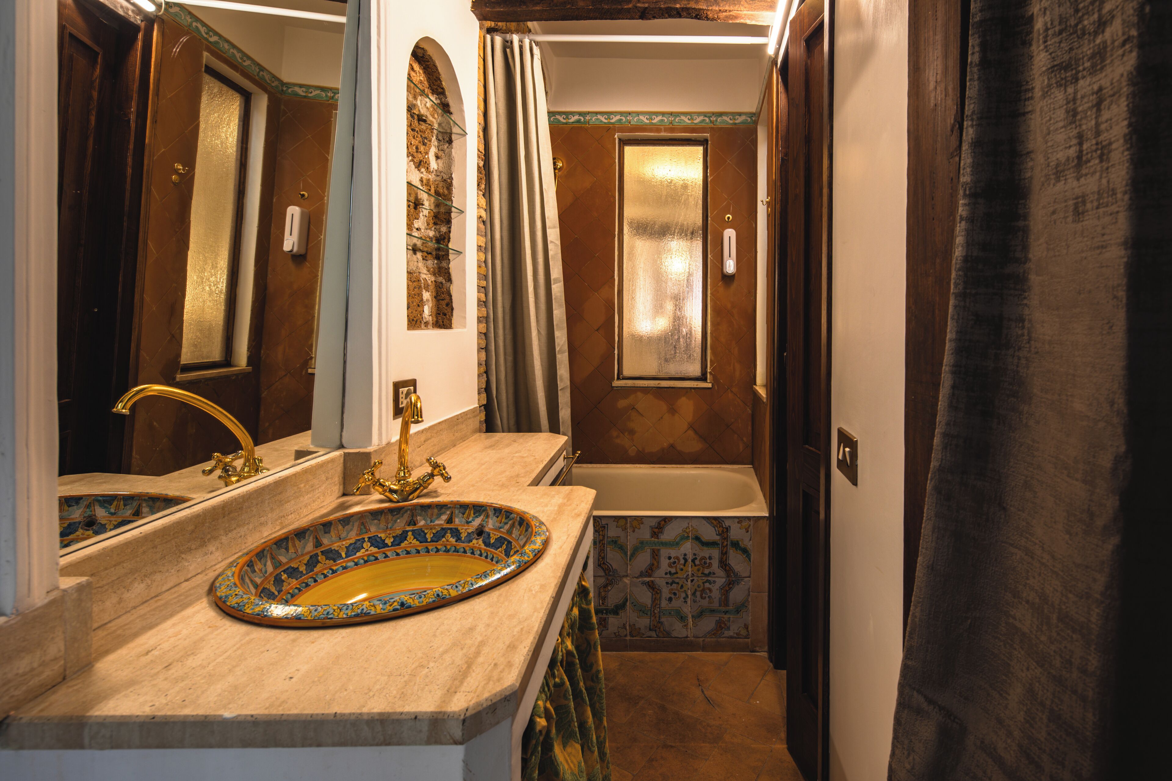 Apartamento, 2 quartos | Banheiro | Chuveiro, secador de cabelo, toalhas de banho, sabonete