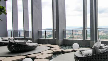 Quad Apartment with 180 Degree KLCC View | Secretária, secretária adequada para computadores portáteis
