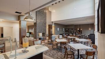 Pequeno-almoço tipo buffet diário incluído