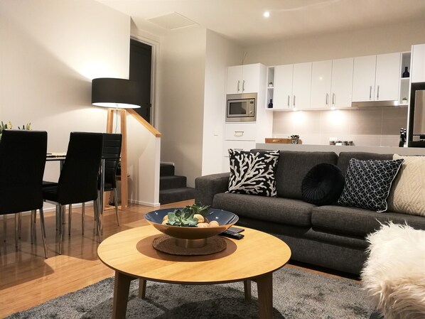 Apartamento Cidade, 2 quartos, não fumadores, casa de banho anexa | Sala de estar | Smart TV, brinquedos 