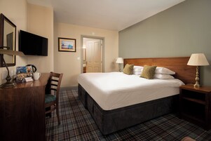 Cofre no quarto, secretária, ferro/tábua de engomar, Wi-fi grátis 