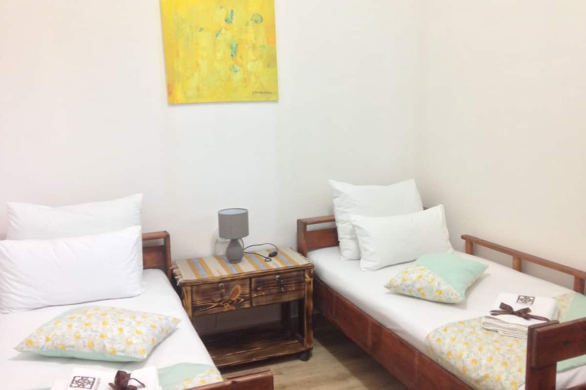 Quarto Twin Comfort | Camas de colchão pillowtop, cofre no quarto, secretária, Wi-fi grátis