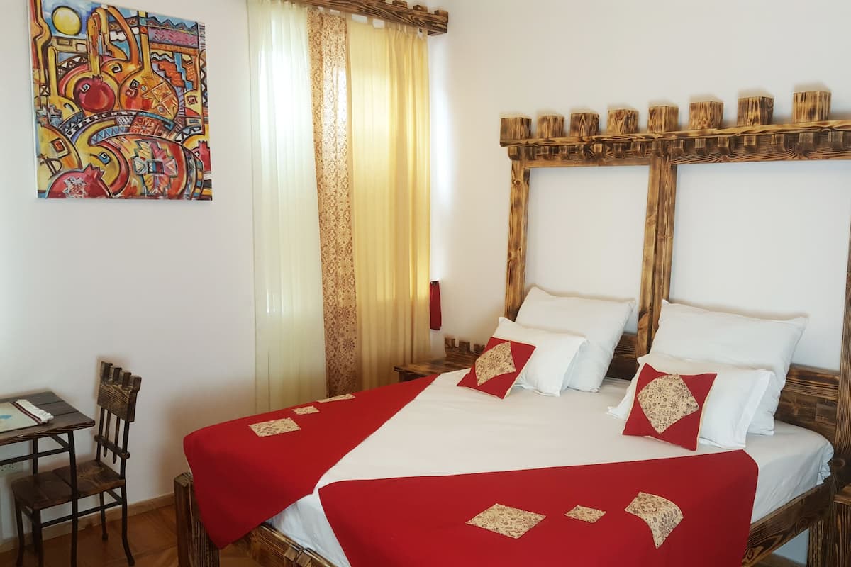 Quarto Duplo ou Twin Comfort | Camas de colchão pillowtop, cofre no quarto, secretária, Wi-fi grátis