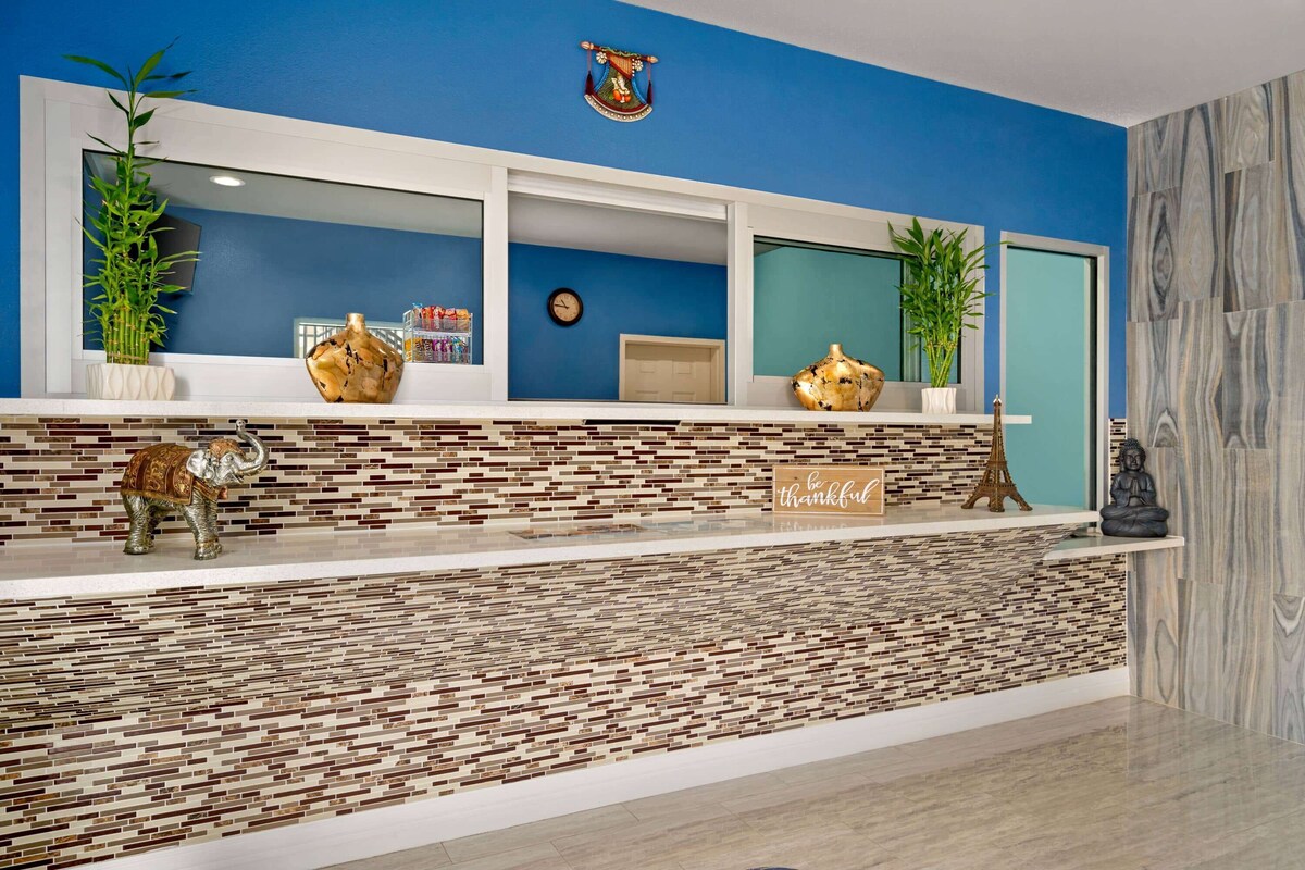 Baymont by Wyndham Kingwood (Hotel) Reviews, Deals & Photos 2026 ...