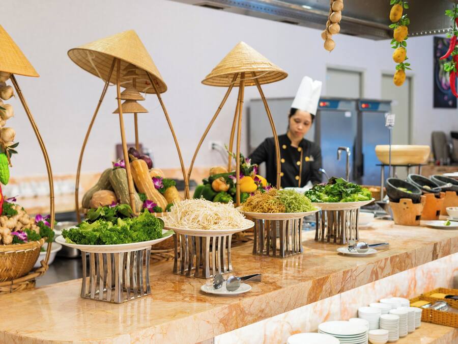 Pequenos-almoços, almoços, jantares servidos, cozinha internacional