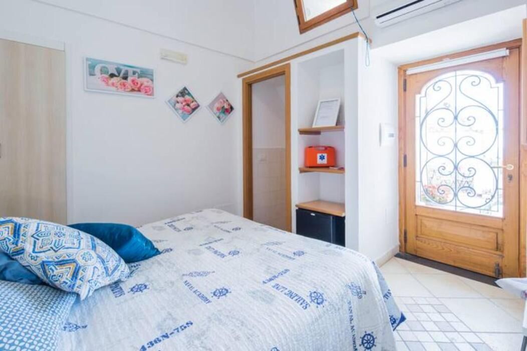 Secretária, cortinas/cortinados opacos, Wi-fi grátis 