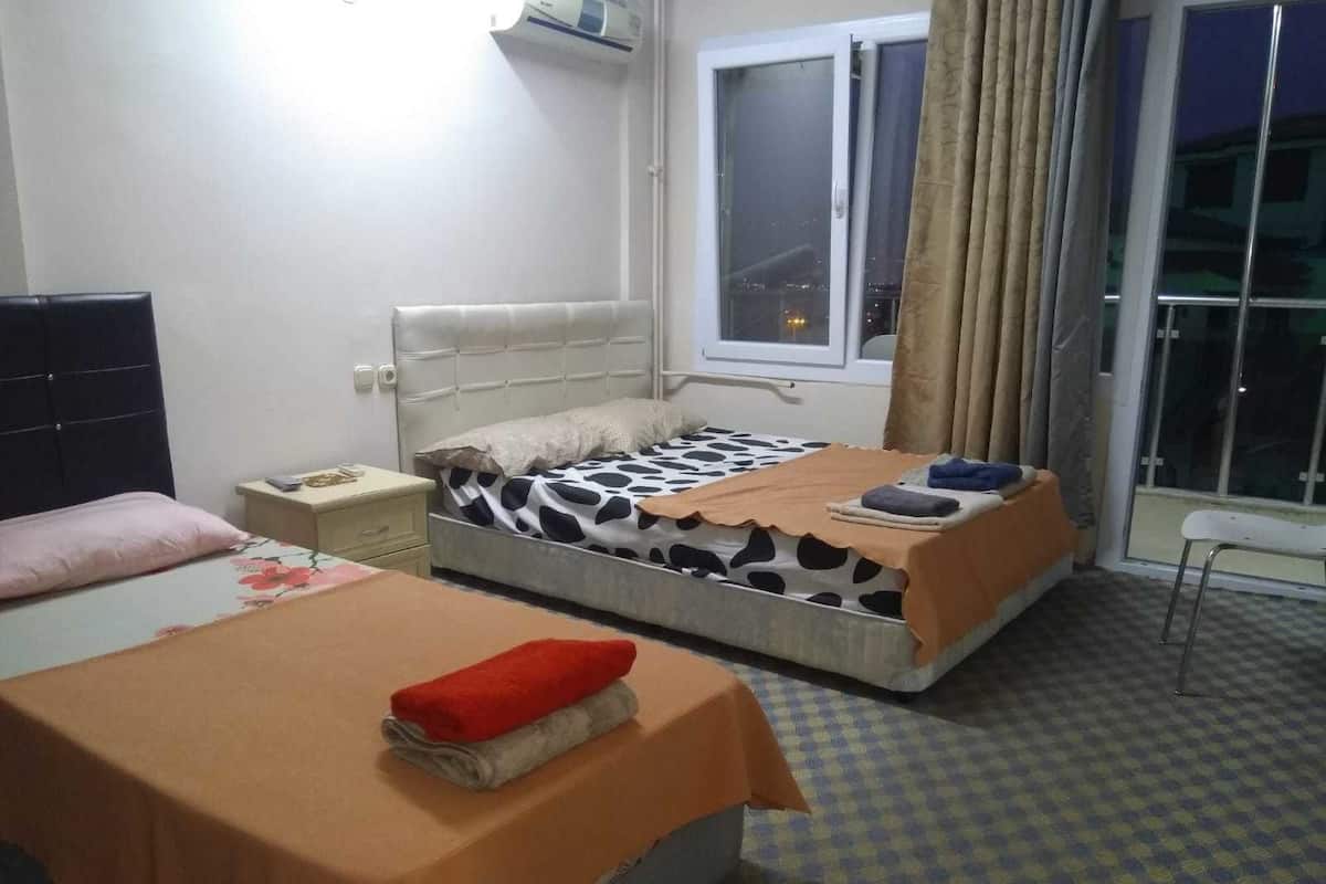 Quarto Triplo Standard, varanda, vista para o mar | Cofre no quarto, Wi-fi grátis