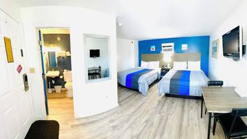 Quarto quádruplo luxo, 2 camas Queen | Wi-Fi de cortesia, roupa de cama