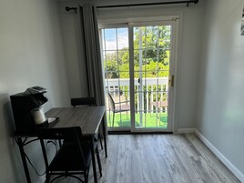 Quarto Deluxe, 2 camas queen-size, não fumadores | Wi-fi grátis, roupa de cama fornecida 