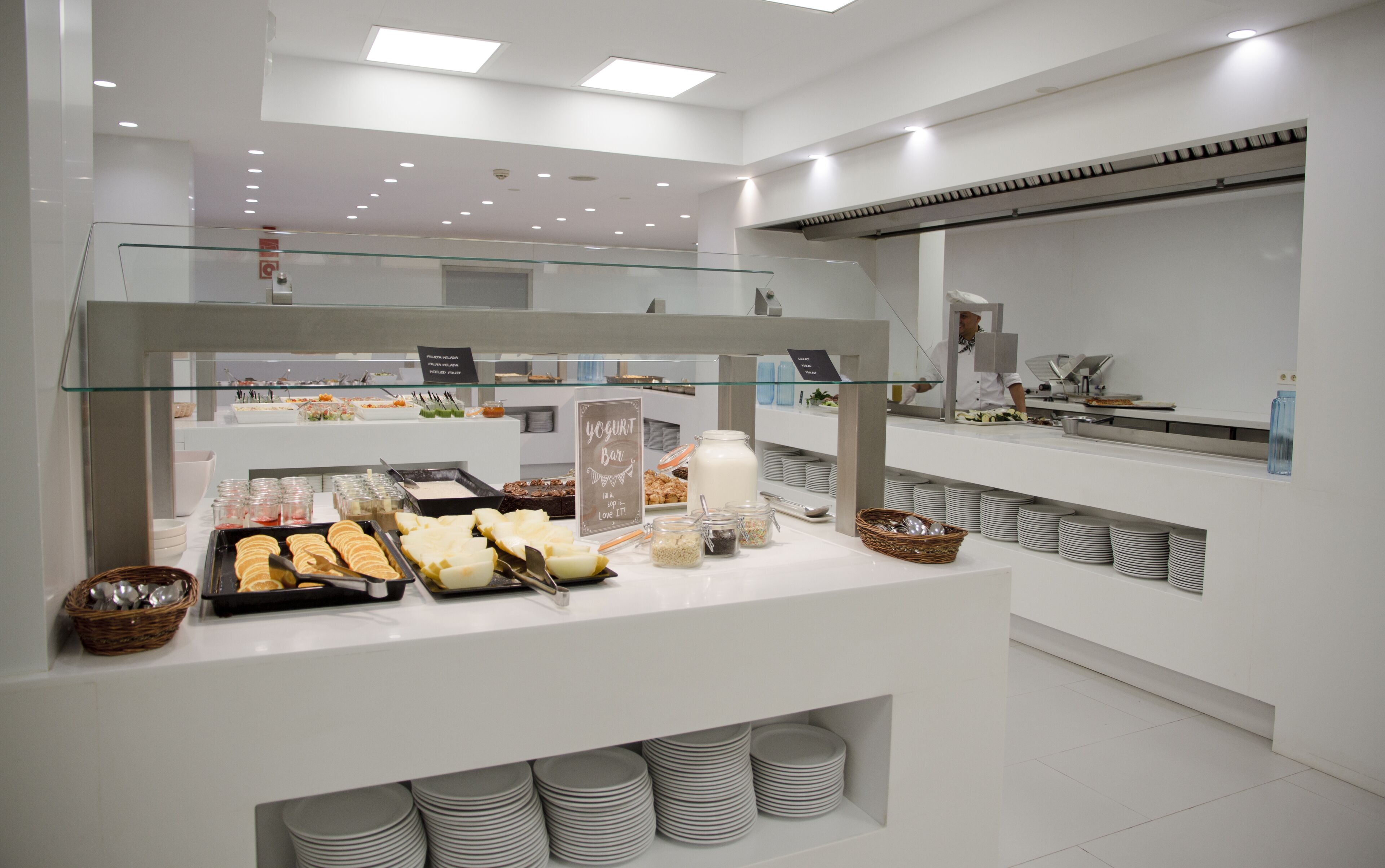 Pequeno-almoço tipo buffet diário (10 EUR por pessoa) 