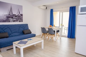 Apartamento Standard, 1 quarto, varanda | Sala | Televisor, leitor de DVD
