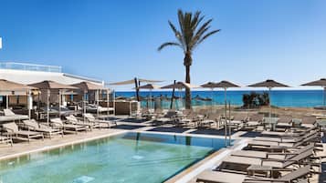 3 piscinas exteriores, guarda-sóis, espreguiçadeiras