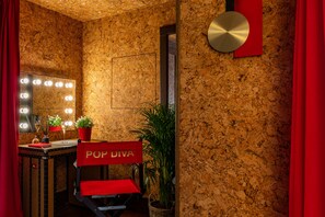 Pop Diva Suites | Casa de banho | Artigos de higiene pessoal grátis, um secador de cabelo 