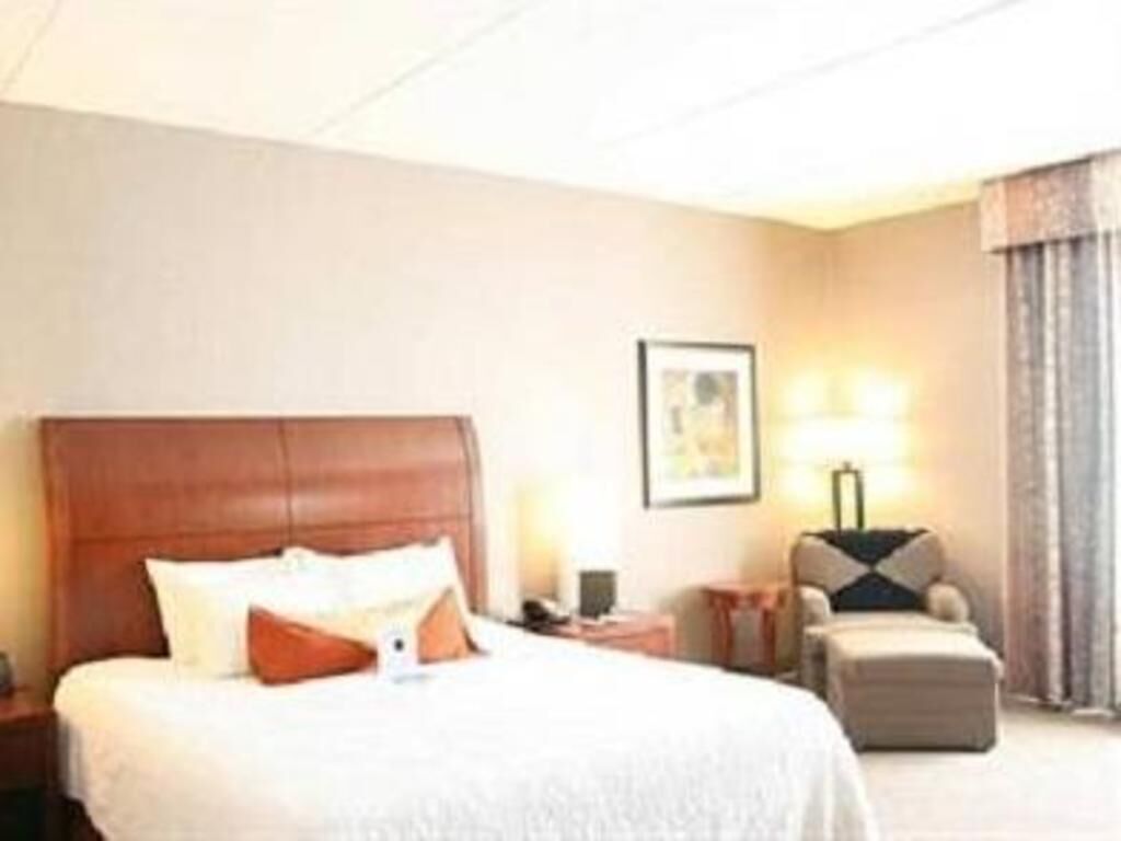 Roupas de cama premium, cofres nos quartos, escrivaninha