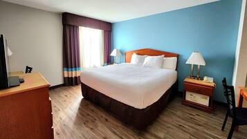 Roupas de cama premium, cofres nos quartos, escrivaninha