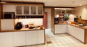 Pequeno-almoço tipo buffet diário (14.50 EUR por pessoa) 