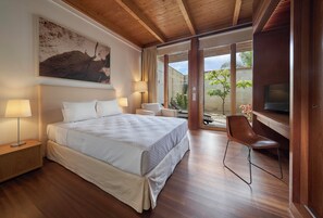 Quarto casal superluxo (Suite Villa) | Frigobar, cofres nos quartos, escrivaninha, Wi-Fi de cortesia