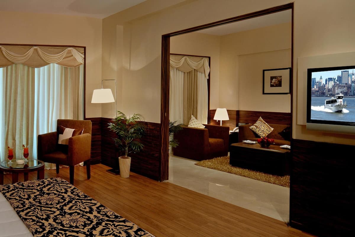 Roupas de cama premium, frigobar, cofres nos quartos